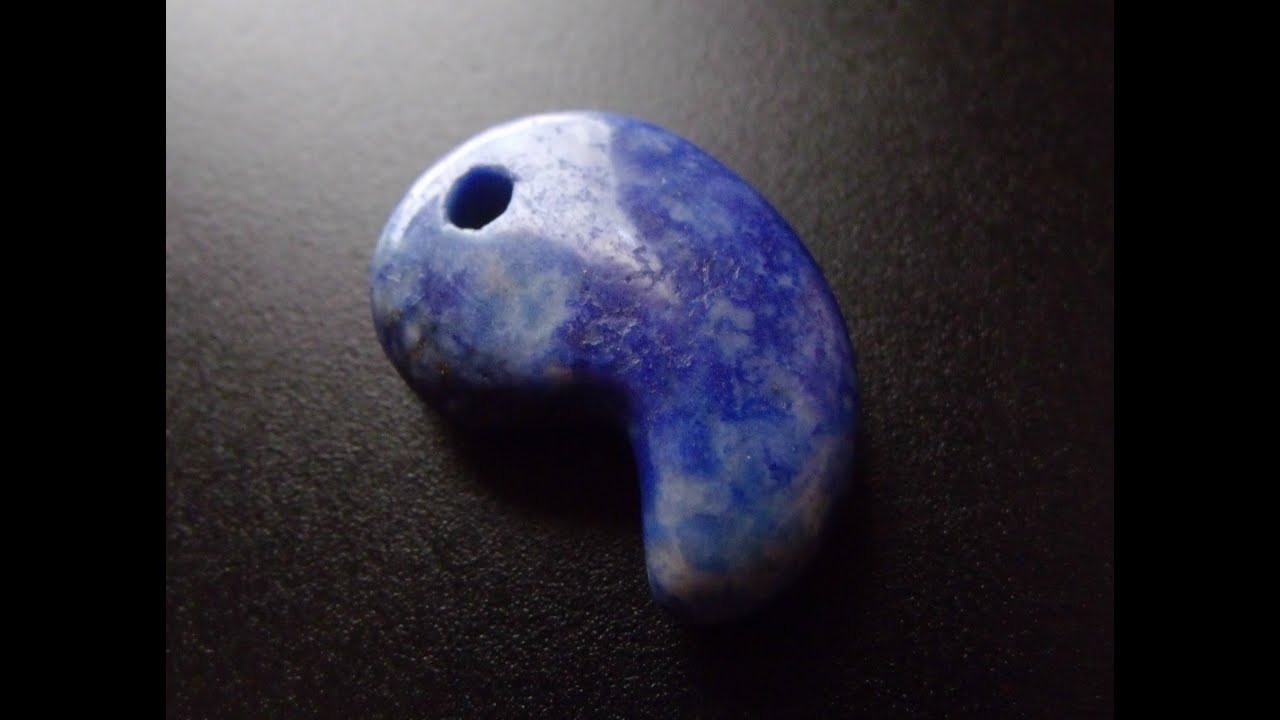 Blue Japanese Lapis lazuli Magatama Shinto pendant Bead 勾玉 ラピスラズリ - YouTube