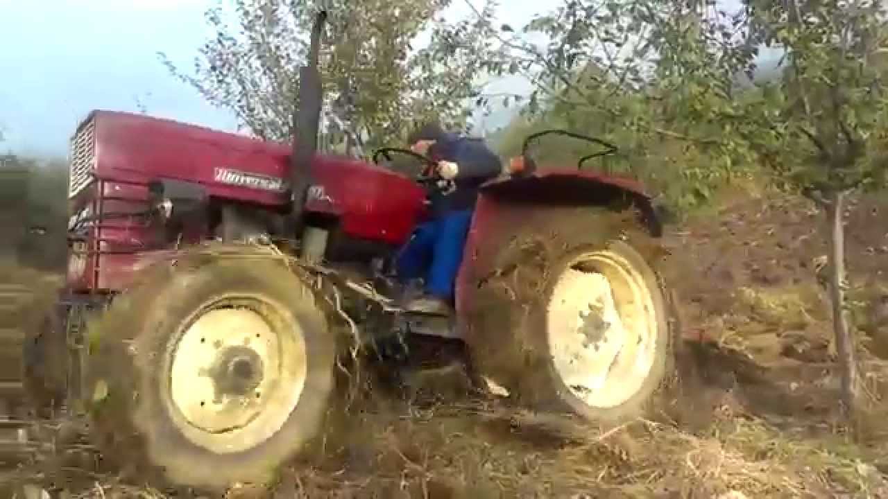 Univerzal 445 DT oranje - YouTube