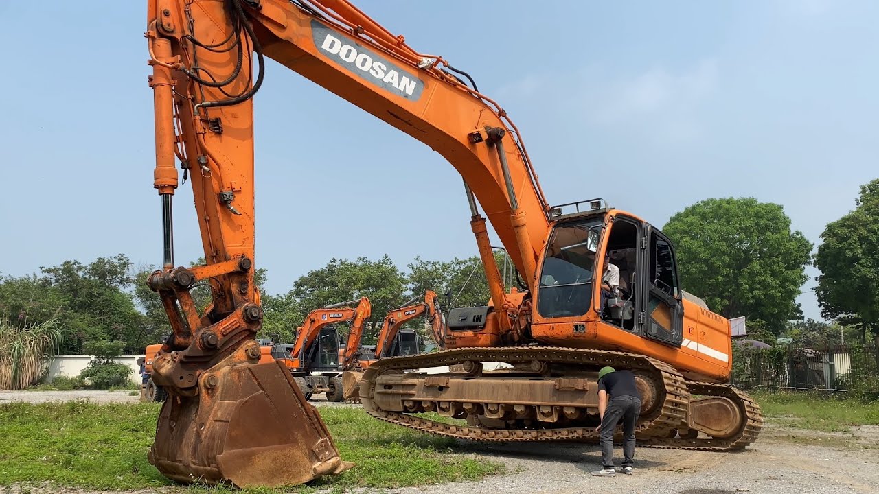 Doosan DX 300 LCA - Test Excavator - YouTube