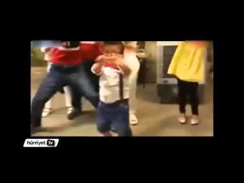 Çok tatlı oynayan koreli çocuk ❤