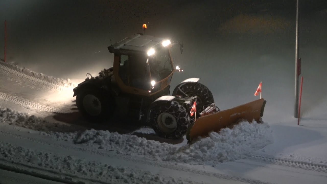 Early Morning Snow Plowing in Switzerland[4K] - YouTube