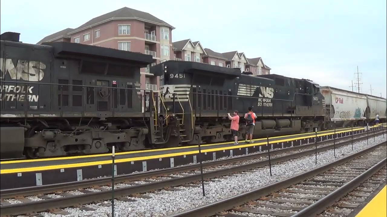 NS 9779 with awesome RS5T leads a train at Franklin Park! - YouTube