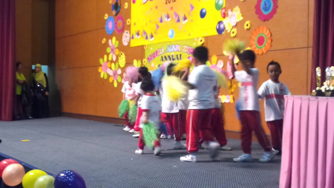 Kids sing YMCA - YouTube