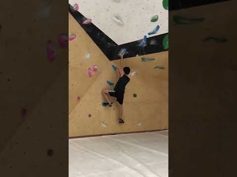 Indoor Boulder Climbing - Crimp Work V5-6 - YouTube