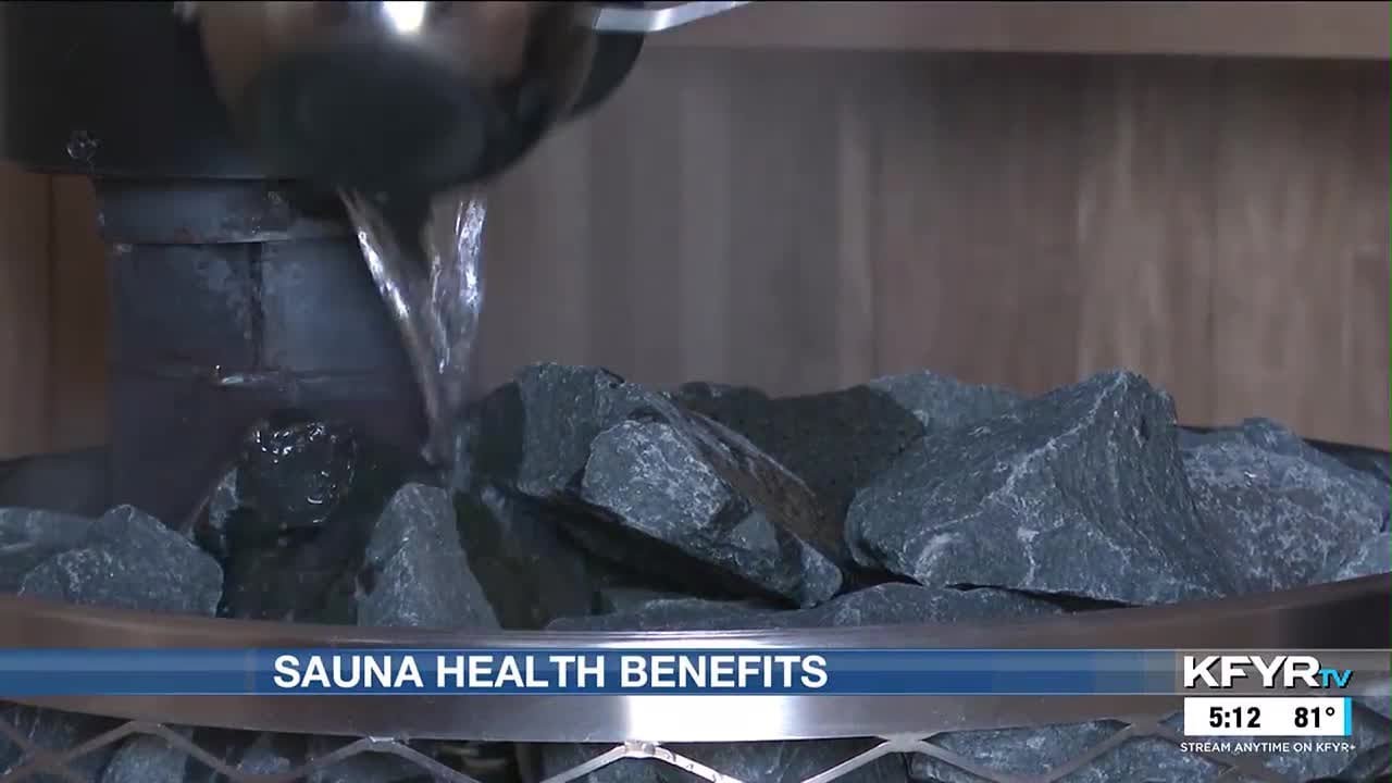 Athlete uses sauna to recover from runs, even during the summer - YouTube