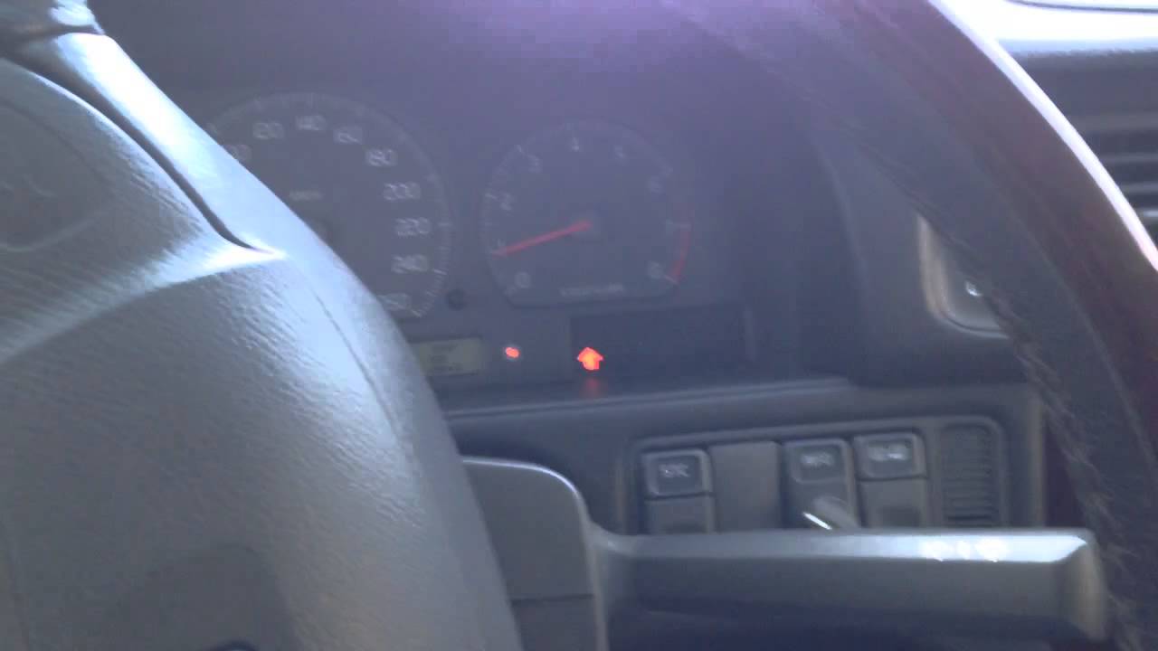 Volvo c70 problem - YouTube