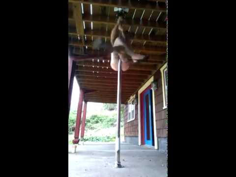 Striptiz dansı fena kalçalar fena dövmeler