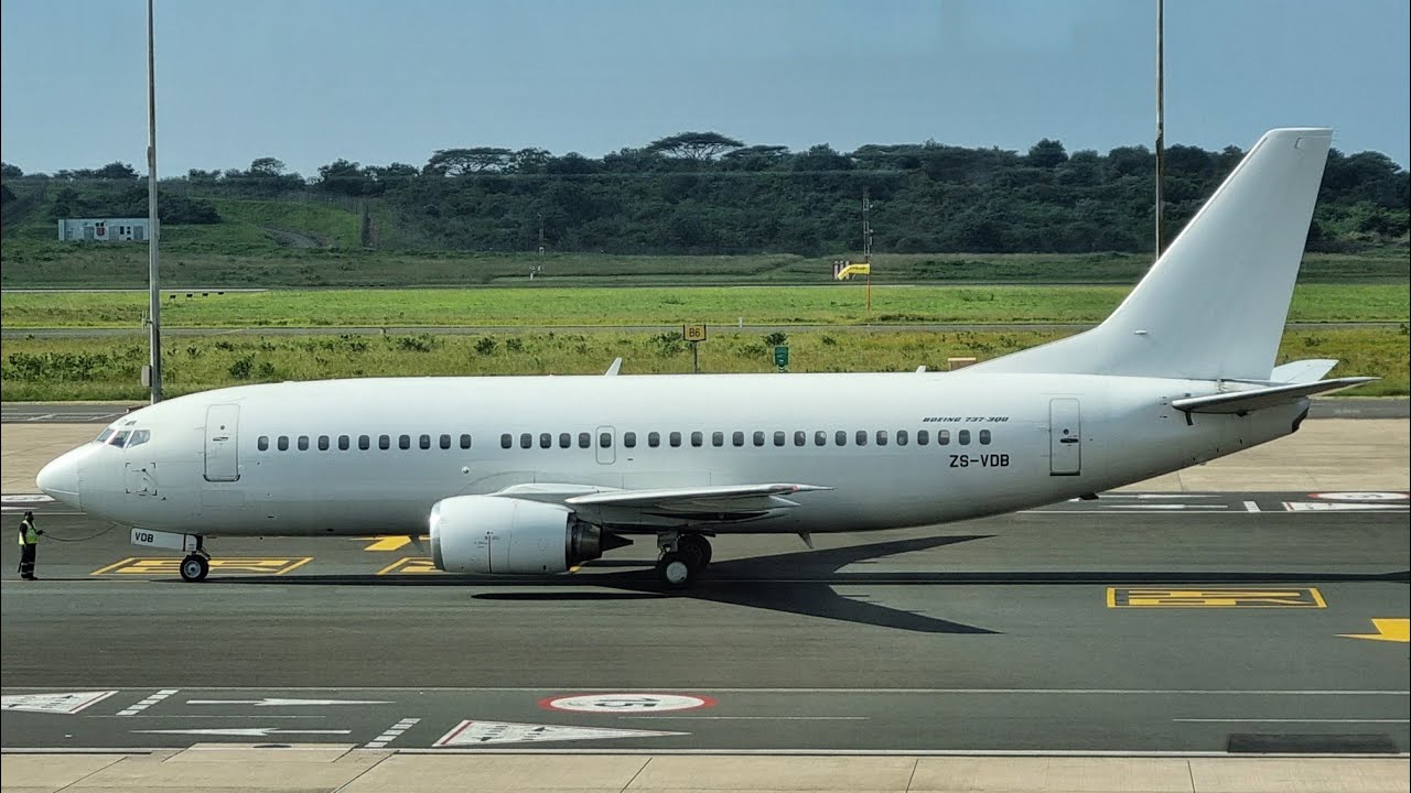 With a Cargo Airline from Jo'burg to Durban - STAR AIR CARGO Boeing 737 ...