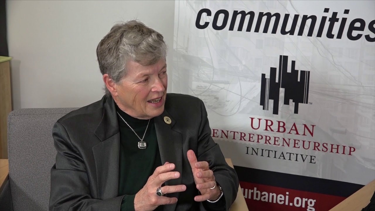 Brenda Perryman Interviews Dr. Lou Anna K. Simon, UES 2015 - YouTube
