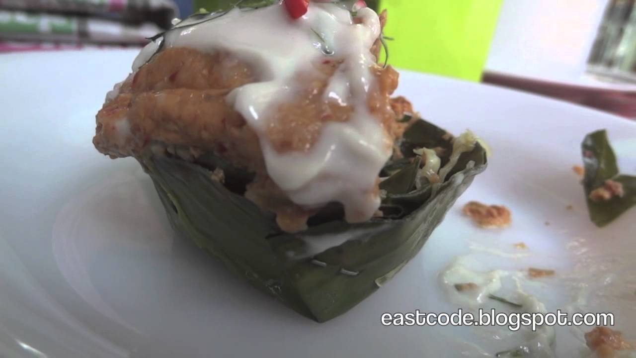 ห่อหมกปลา Hor Mok -Pla spicy Steamed curried fish Cakes in traditional ...