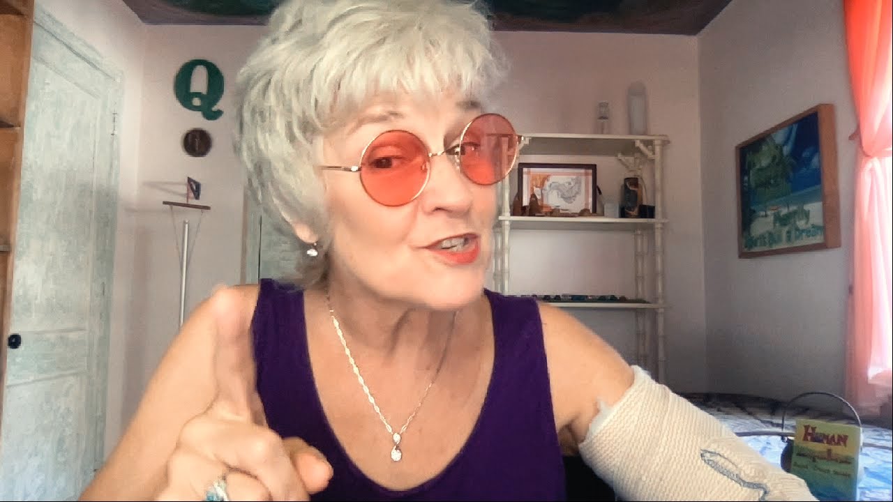 Lady Melody reads the Chamber of Secrets-episode 42 - YouTube