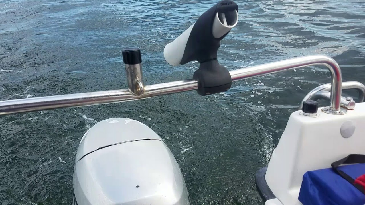 MacGregor 19 sailing with no rudders - YouTube