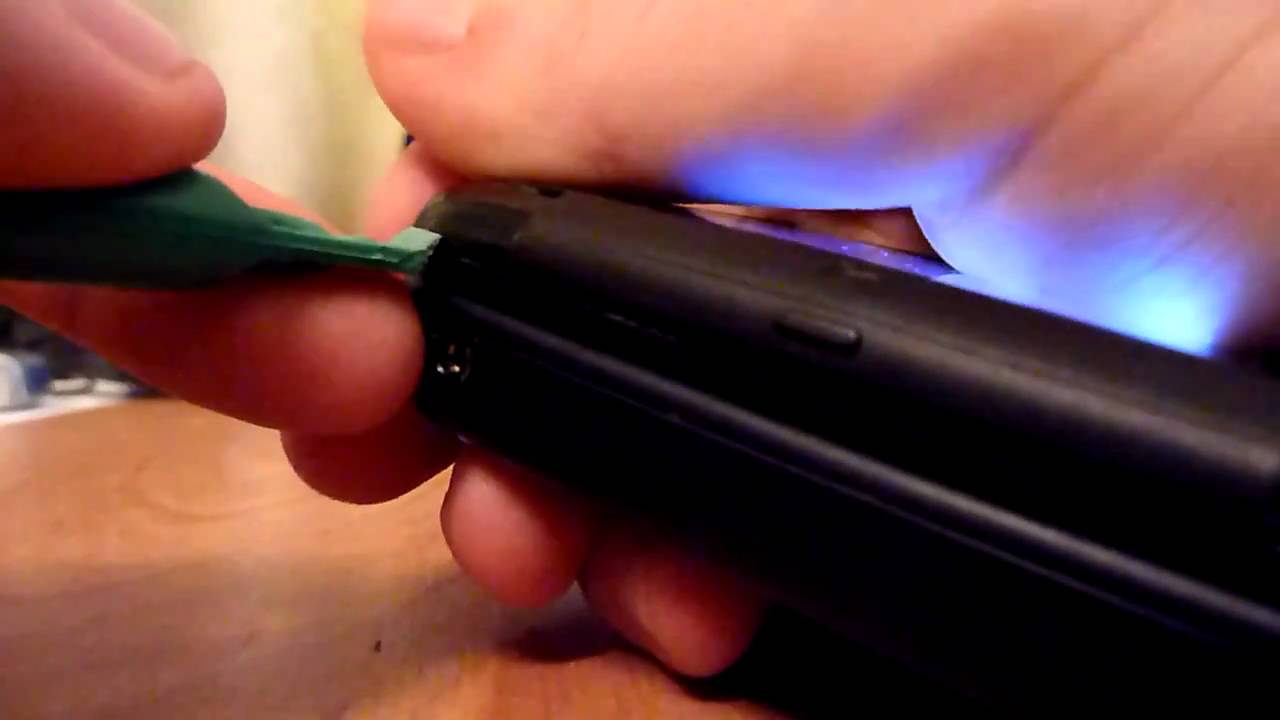 How to use LCD tool for mobile phone case opening - YouTube