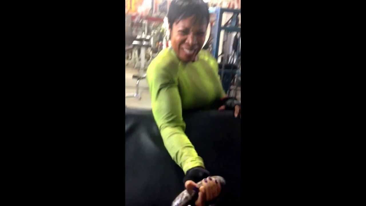 IFBB Pro Dré Dillard Werqing Biceps with Kettle Bell - YouTube