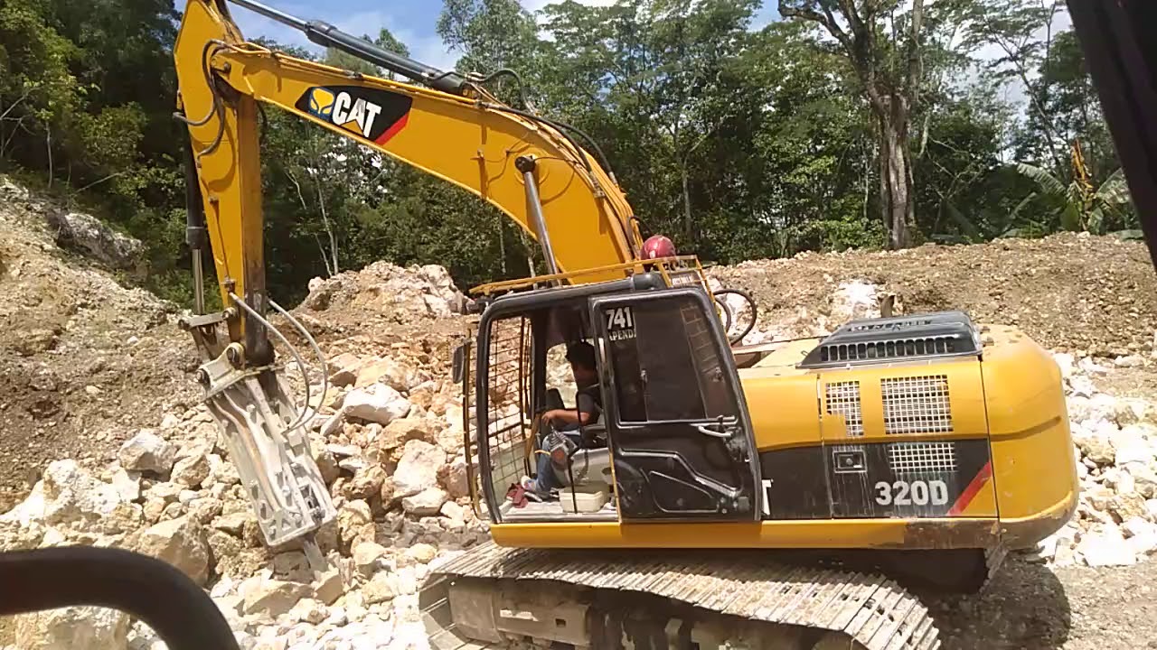 CAT 320 D BREAKER - YouTube