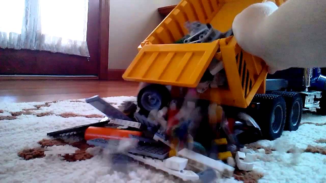 How to build a small lego building with random pieces. - YouTube