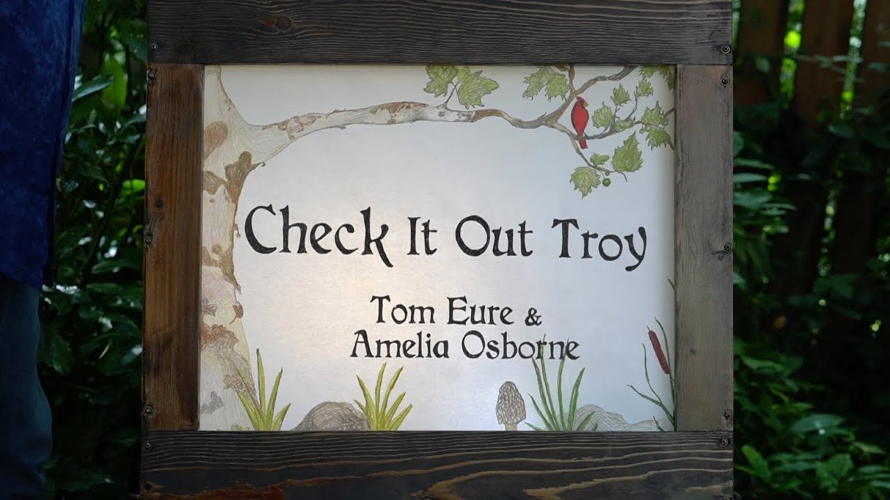 Tom Eure & Amelia Osborne - Check It Out Troy (The Crankie) - YouTube