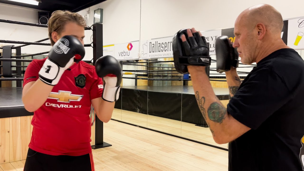 Een gratis boksles voor kinderen, dat kan bij boksschool De Jong - YouTube