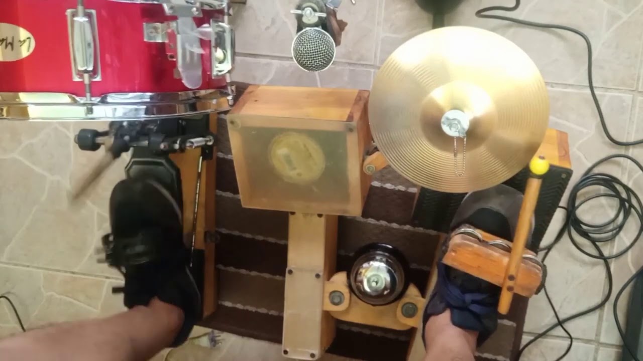 Stompbox foot Percussion version 1 - YouTube