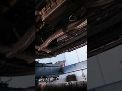 Peugeot 407 sw Vidange huile - YouTube