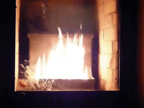 Pellettipoltin (pellettiä 6kg) varaaviin alavetotakkoihin - YouTube