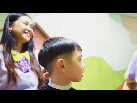 Troy potong rambut di barbershop yang ada tree house nya, khusus anak ...