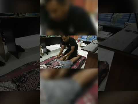 sport massage tengkurap bagian paha.