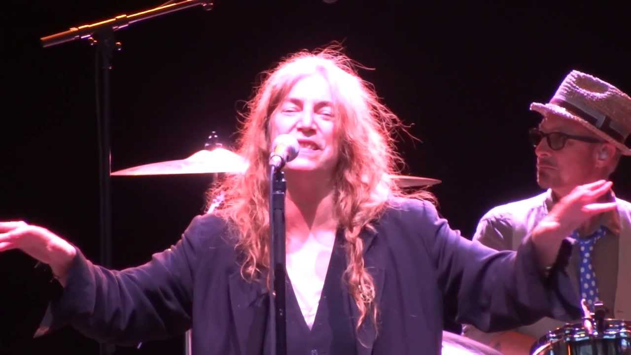 Patti Smith - April Fool (Live) - Nuits de Fourvière 2013, Lyon, FR ...