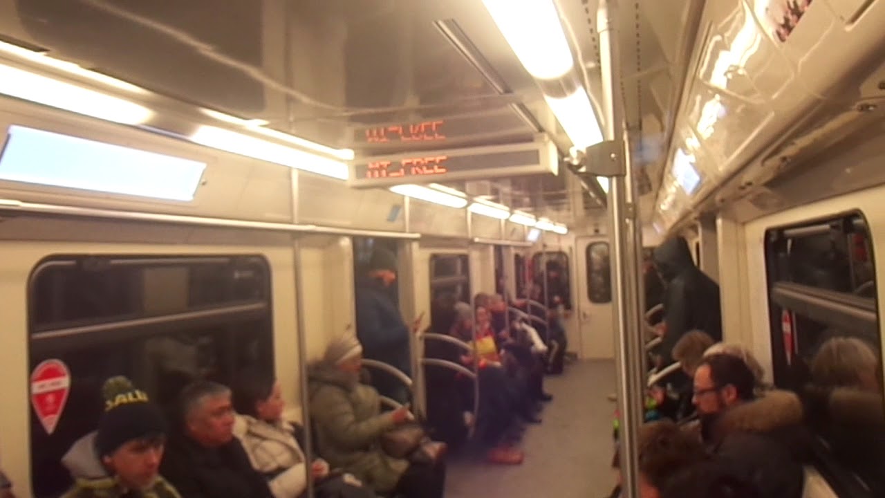 Moscow Metro Line 6: Metrowagonmash 81-760/761 "Oka" train - YouTube