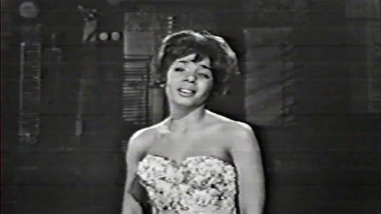 Shirley Bassey on the Bing Crosby Show -1961- - YouTube