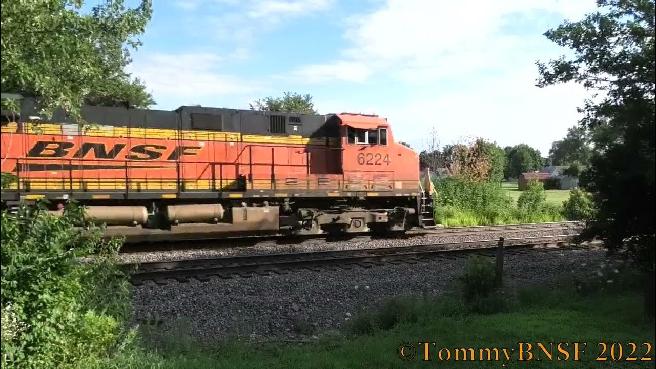 BNSF 6224 West in Wyanet, IL 7/31/22 - YouTube