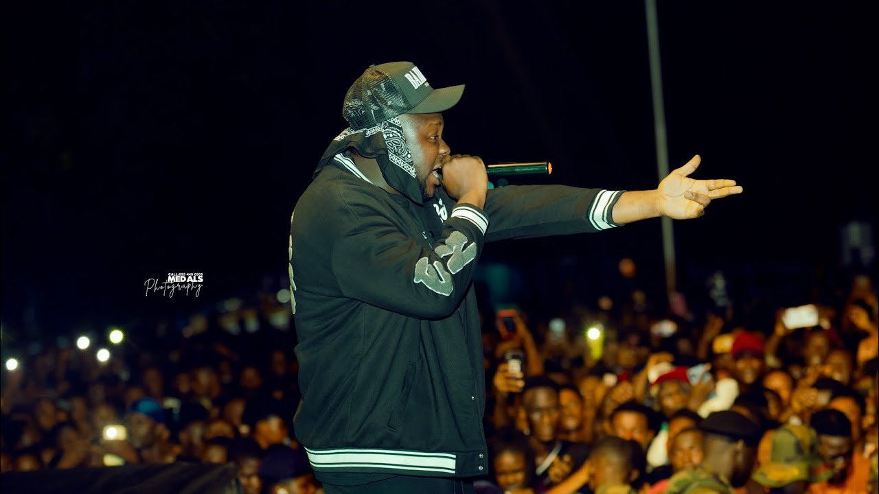 Medikal Performed While Raining at UCC SRC Artist Night and his Iconic ...