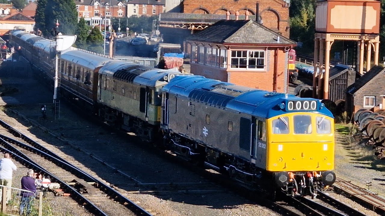 Class 25's double head out of Kidderminster as part of SVR Autumn ...
