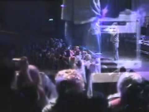 Maroon 5 - Secret (Live) - YouTube