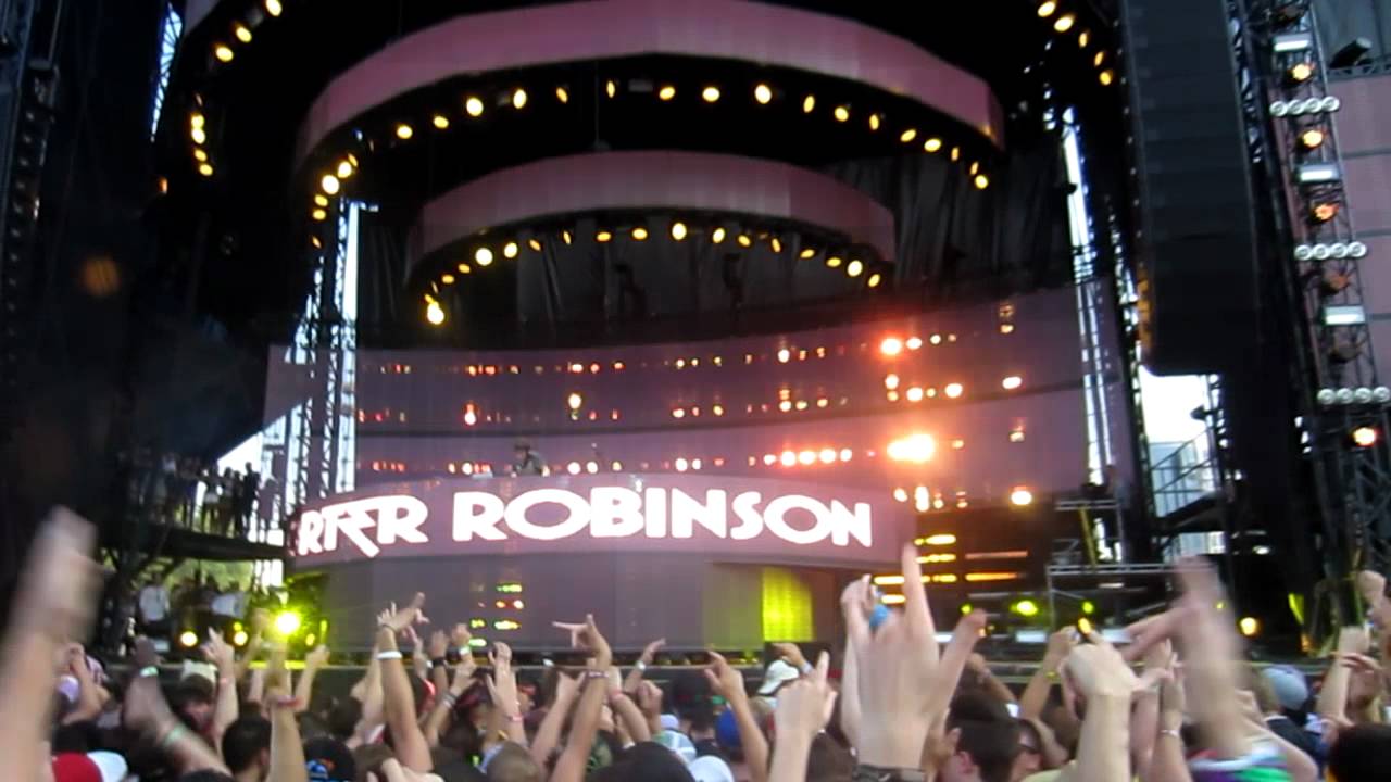 Porter Robinson - 100% in the bitch - Lollapalooza - YouTube