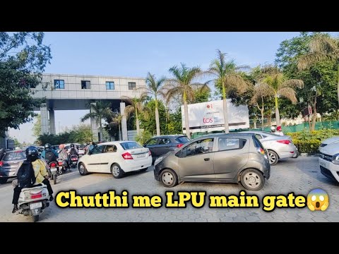 Lpu main gate pe itni lmbi line gaadiyon ki😱 - YouTube
