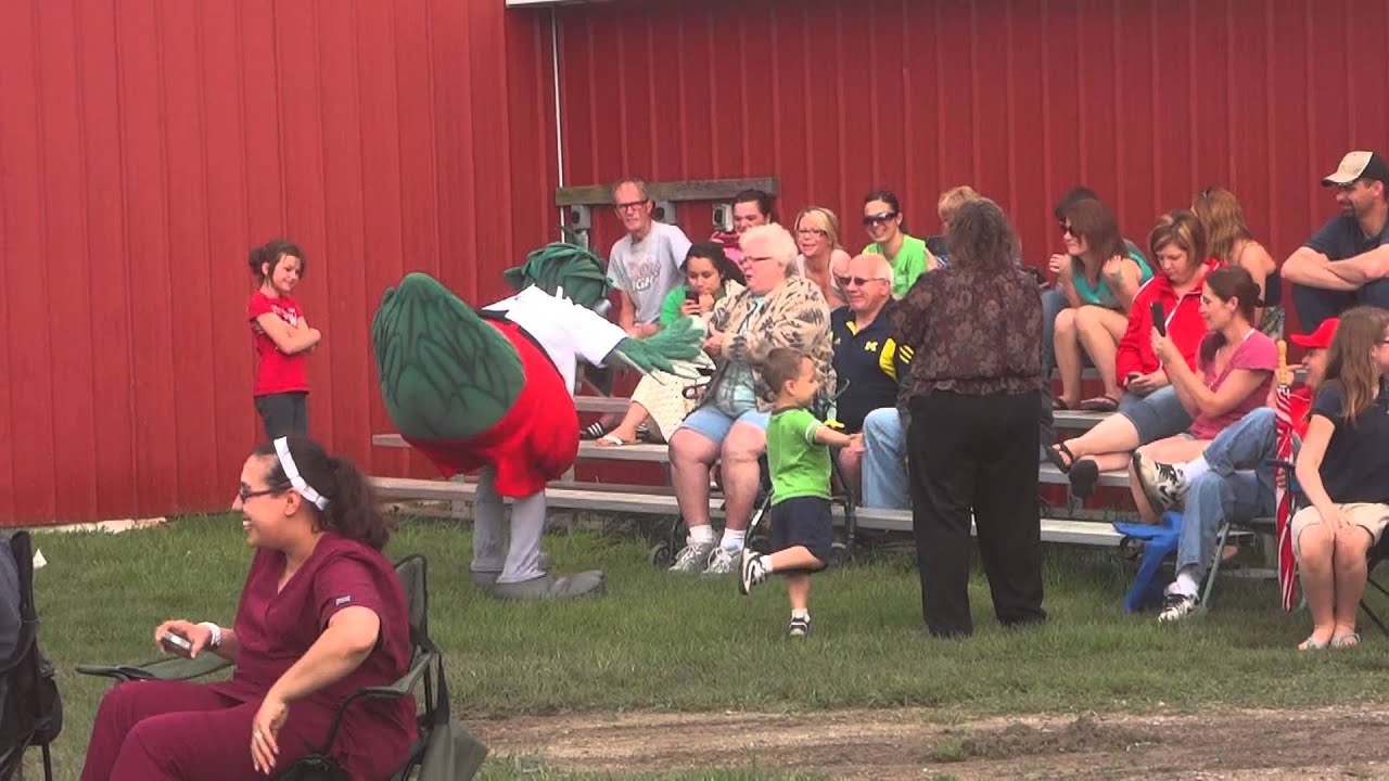 Lou E Loon visits St Stan's Field - YouTube