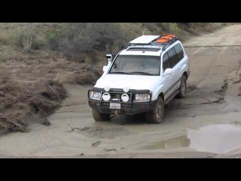 Land Cruiser stuck on Notom Rd in Capitol Reef NP