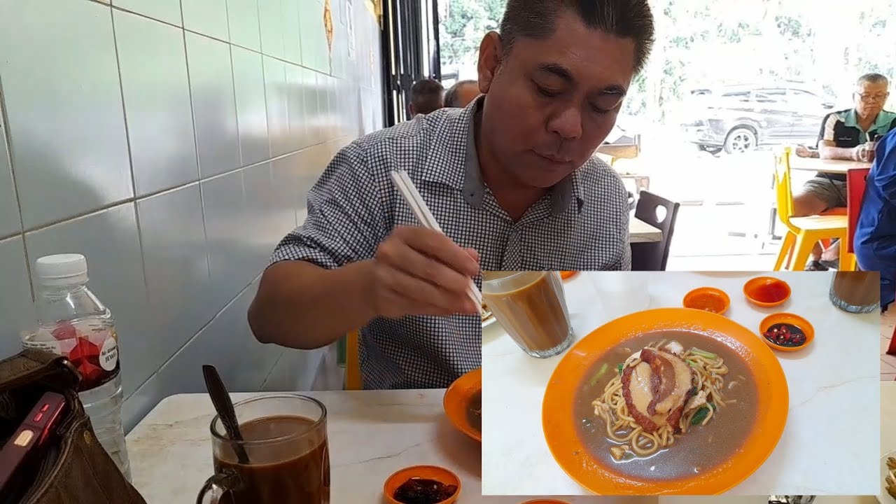 Mee sardin babi di pekan pakan - YouTube