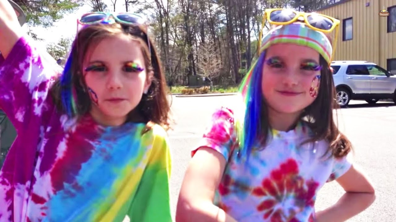 Annie and Liv || True friends - YouTube