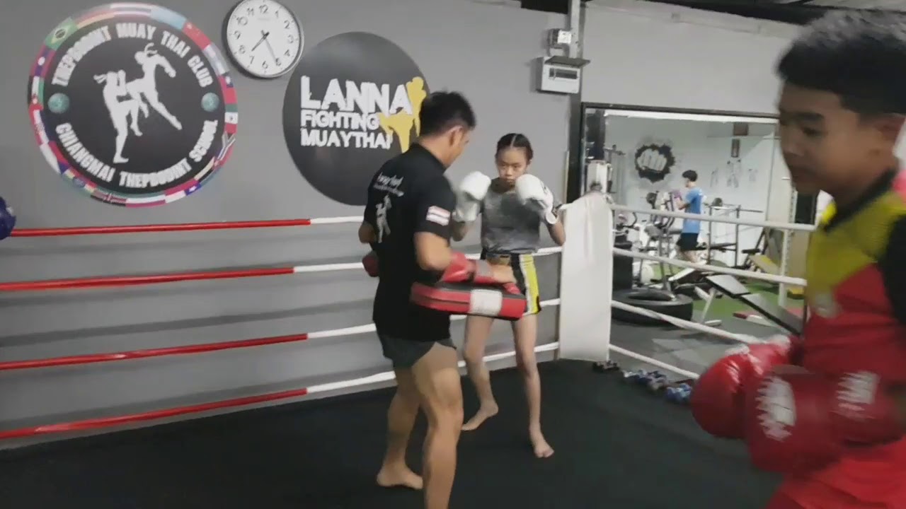 Spinning back punches and elbows. - YouTube