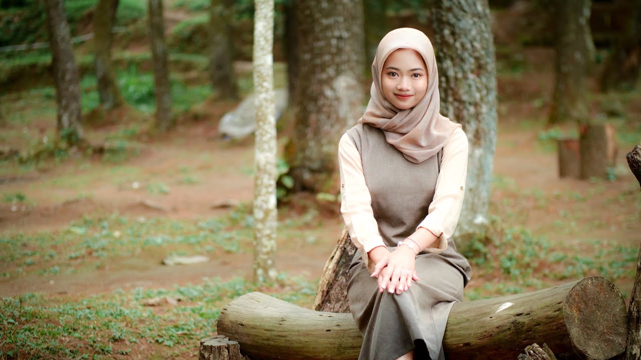 Nisa Safitri - Bertaut Cover (Nadin Amizah) - YouTube