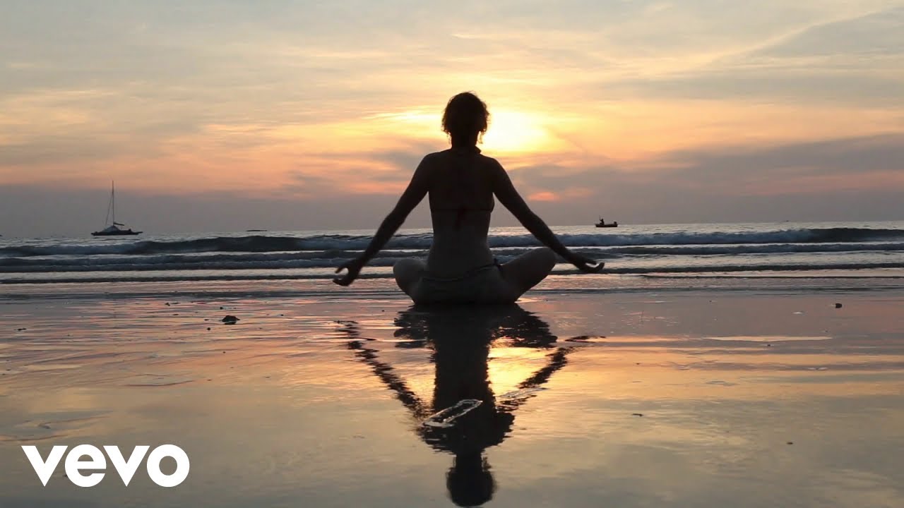 Adaeze Cornelia - Beach Hangtide - YouTube