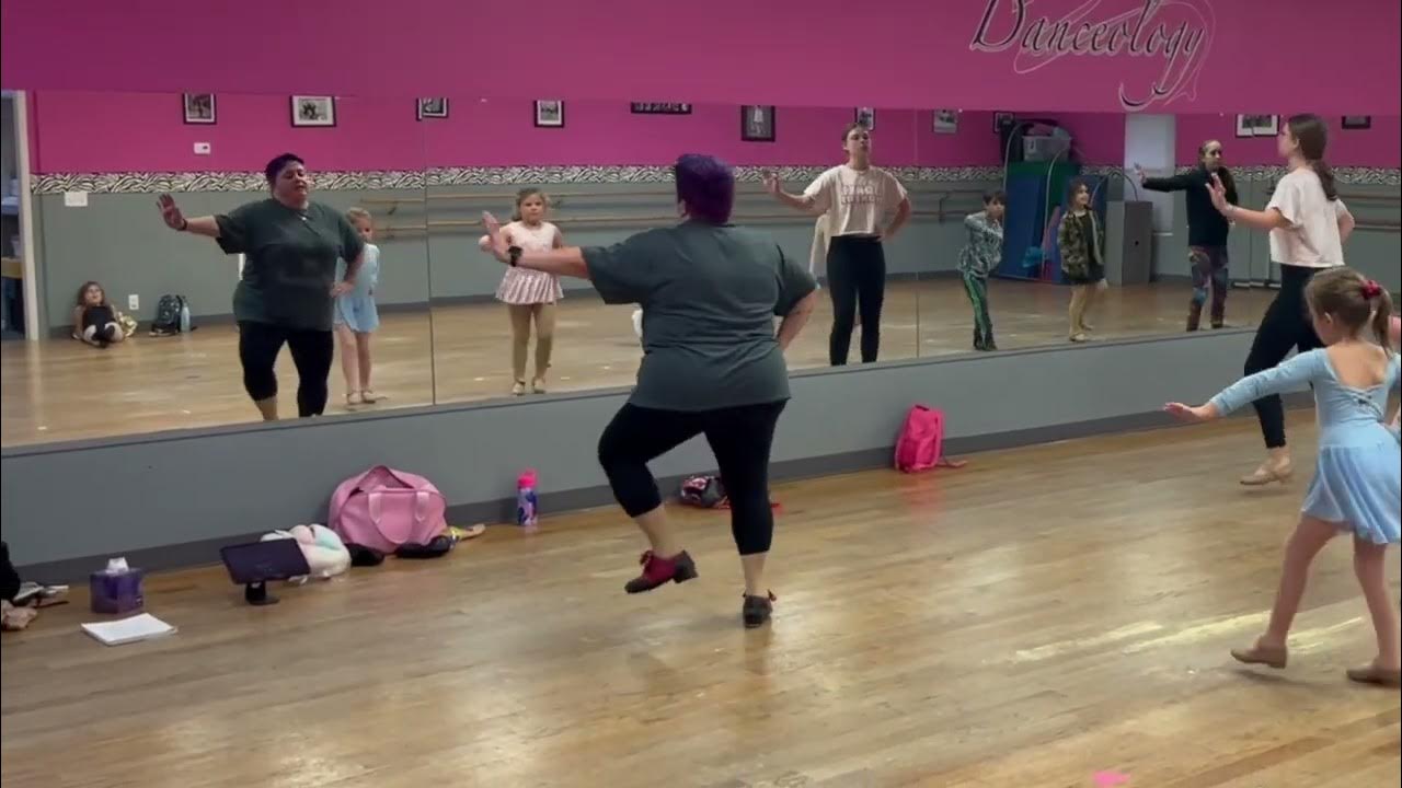 SQUIRRELS - Silly Squirrel Dance - YouTube