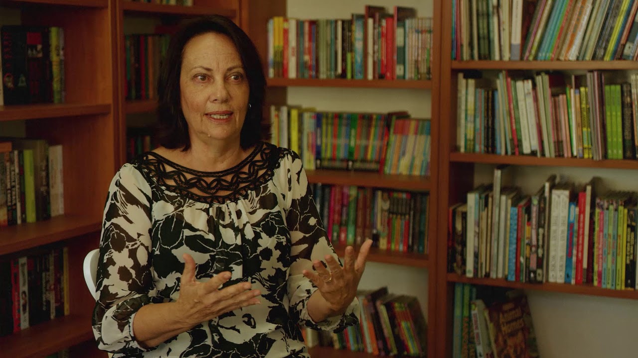 Sue Whiting on Truth, Lies and Storytelling. - YouTube