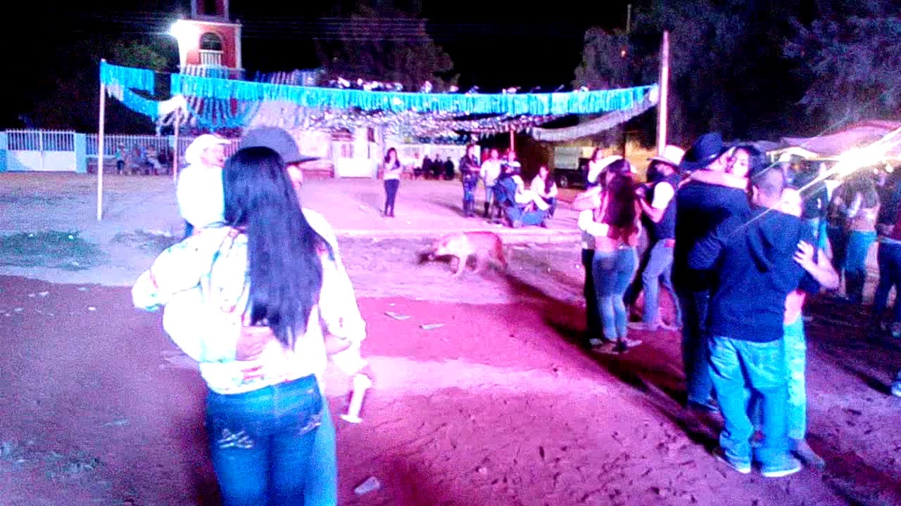 Baile en el tildio ojocaliente 18 de octubre 2017 - YouTube