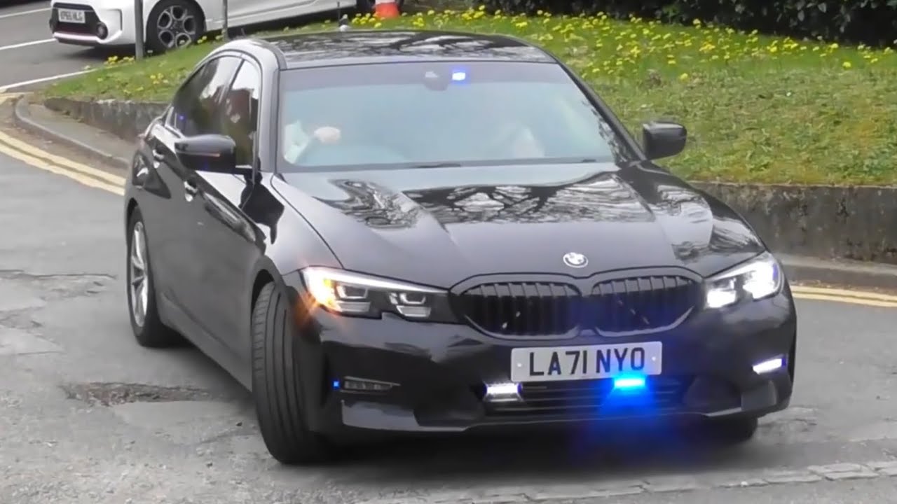 Surrey Police BMW 330d xDrive (Vanguard) responding out of Reigate ...