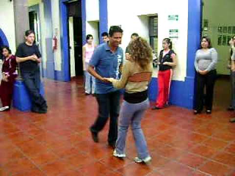 alumnos presentando la clase - YouTube
