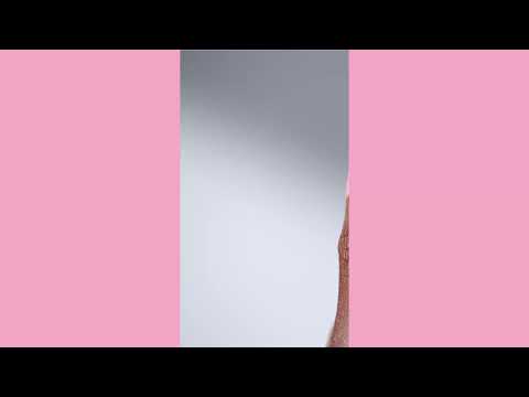 RapiDry has speedy solvents to help your nails dry in 60 seconds - no fans needed