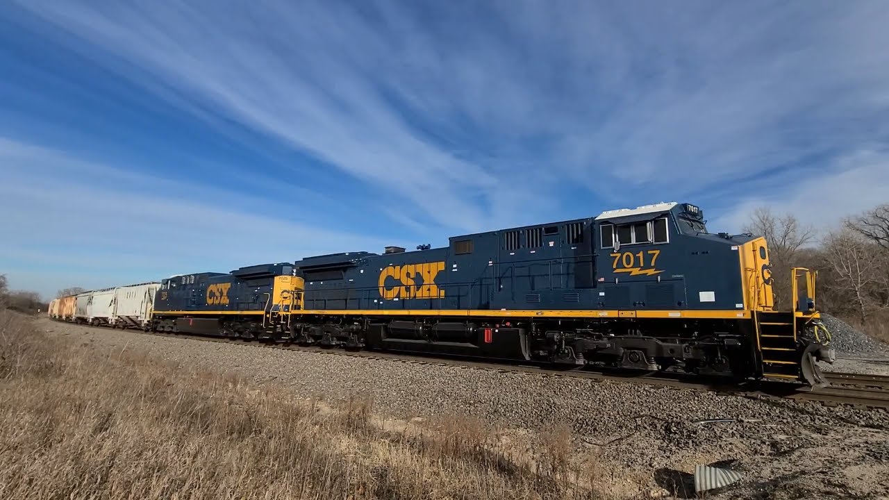 Shiny CSX units, pushers, a local and more on the CN Waukesha sub - YouTube